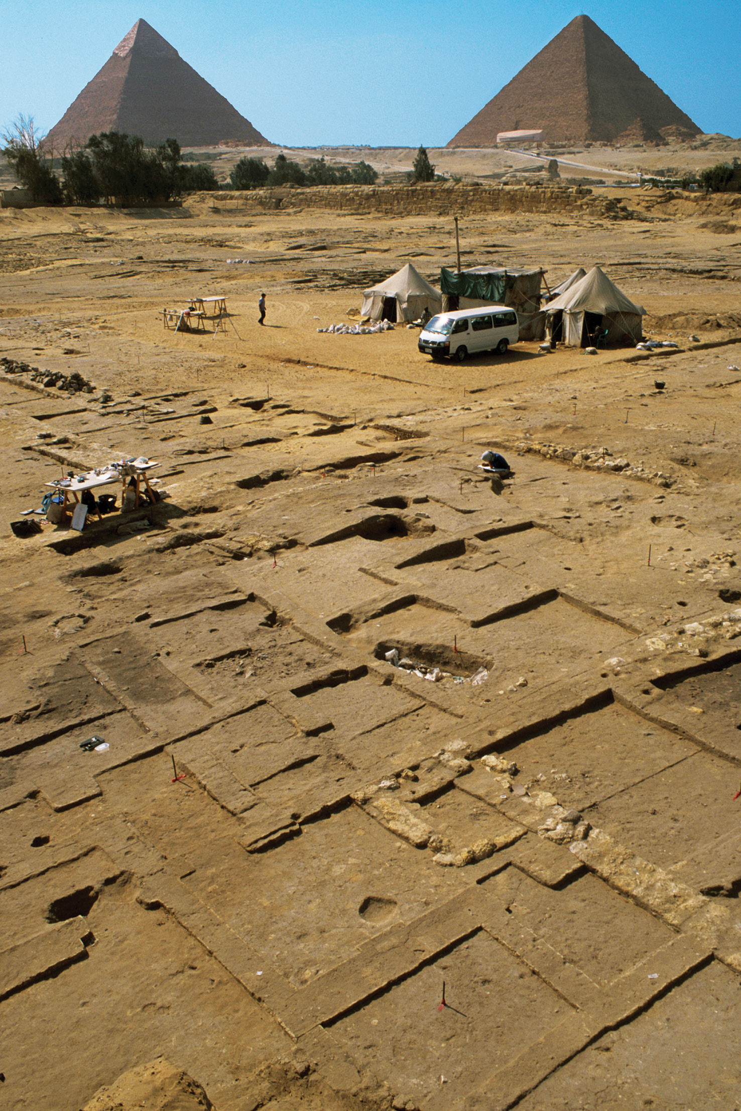 Taking a new look at life and death in Giza: how the pyramids built ...